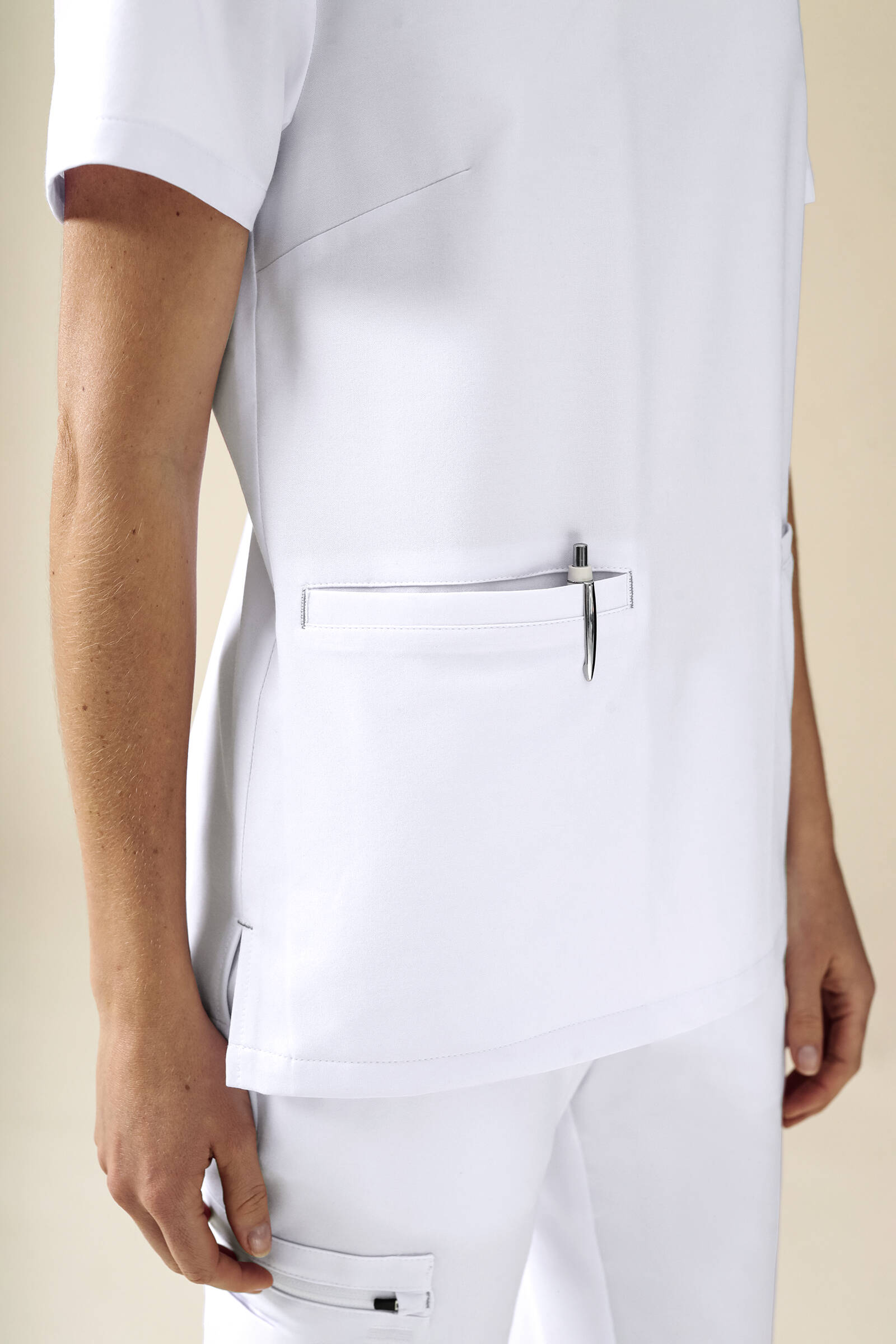 KAERE Tunique Femme - Décolleté V blanc | CLINIC DRESS